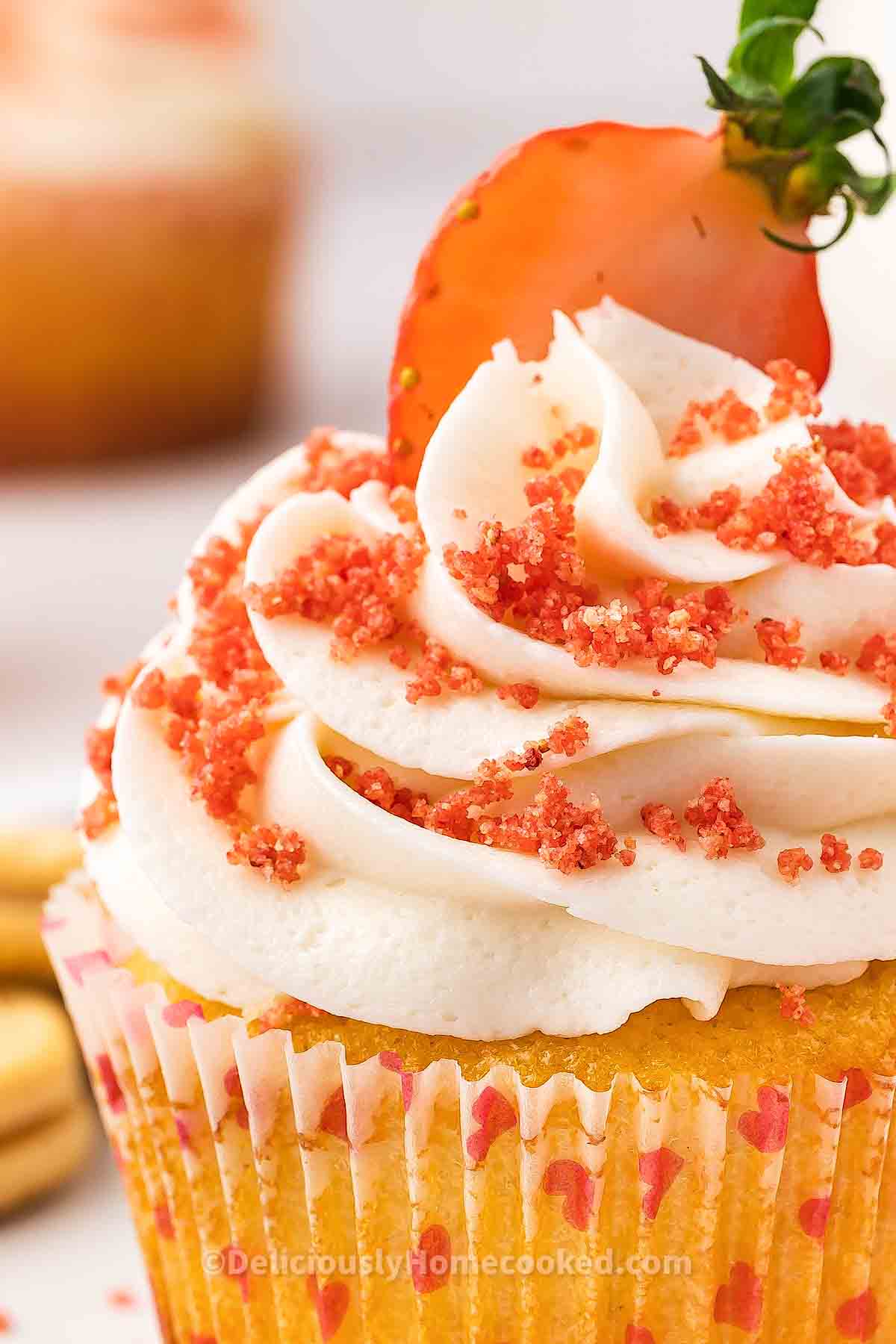 Strawberry crunch cupcakes - Deliciously Home Cooked
